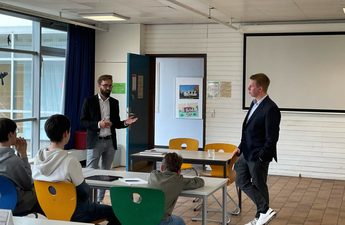 Schulbesuch im Paracelsus-Gymnasium Hohenheim: Neuntklässer ...